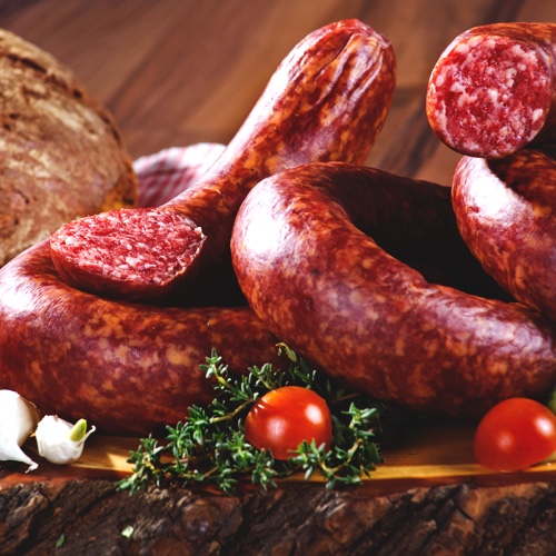 Hausgemachte frische Rinderwurst aus bestem Rindfleisch